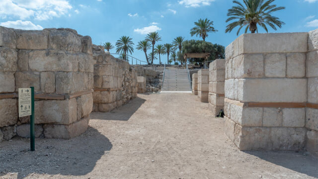 A Study Into King Solomon’s Three FOUR Monumental Gates ...