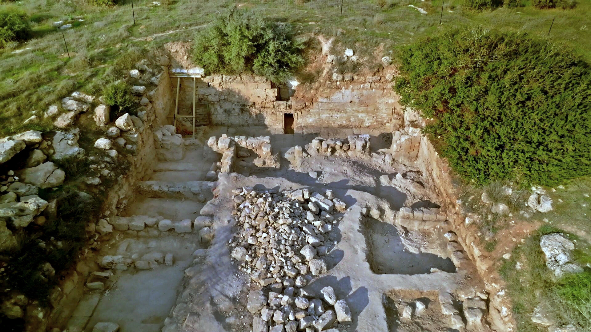 'One of the Most Impressive' Second Temple Period Burial Caves Ever ...